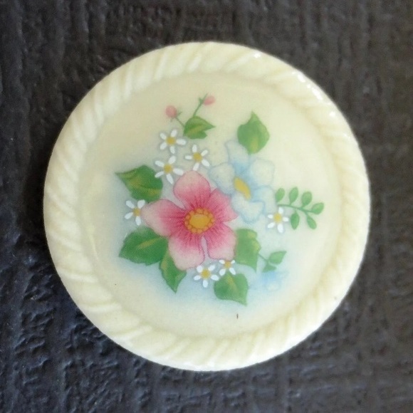 Avon | Jewelry | Vintage Ceramic Floral Avon Hallmarked Brooch | Poshmark